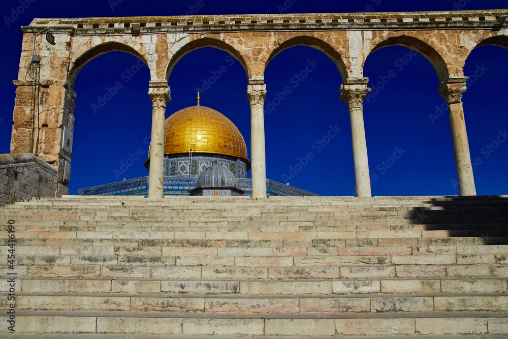 Temple Mount with gateway through the Southwest qanatir (arches) of the ...
