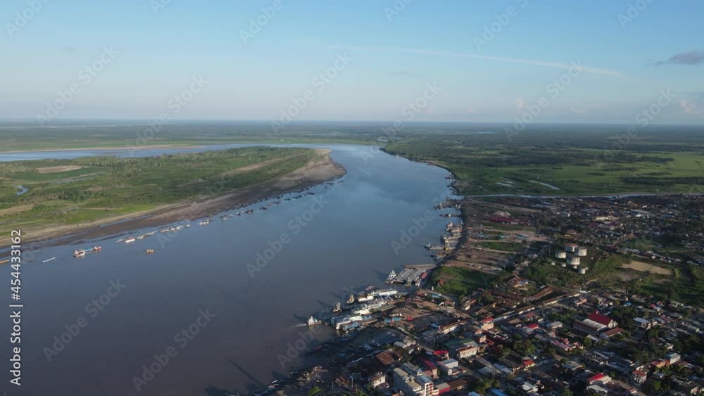 vista aerea del rio ucayali, hermoso paisaje de la selva peruana Stock ...