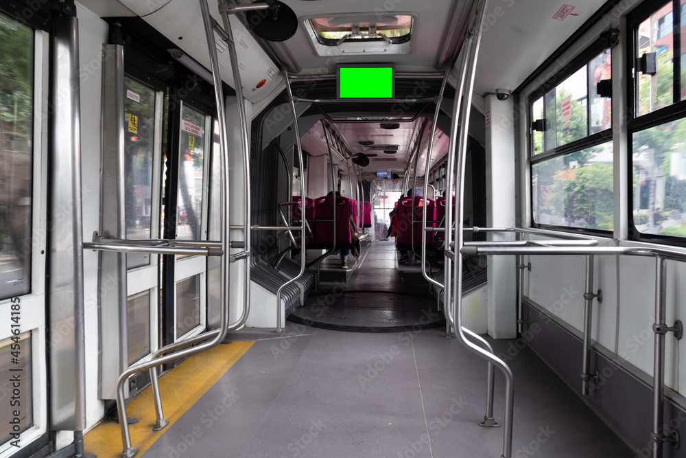 Interior de metrobús transporte público en la ciudad Stock Photo ...