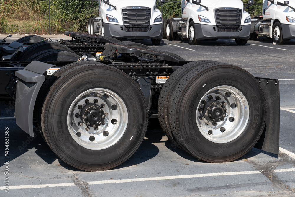 Freightliner Semi Tractor Trailer Truck Rear axle lined up for sale ...