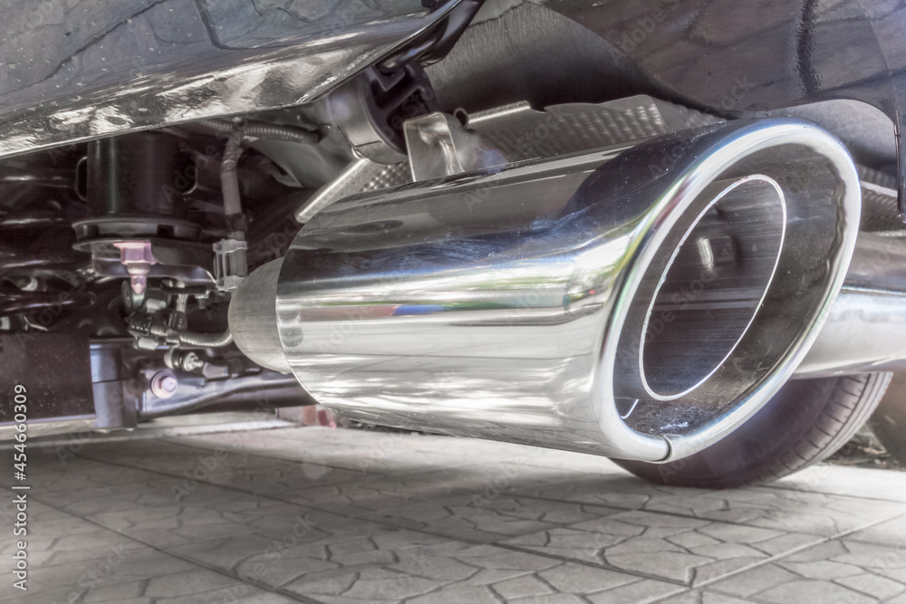 Pot d’échappement de véhicule automobile Stock Photo | Adobe Stock