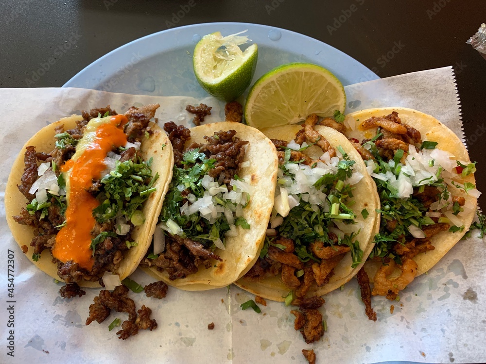 Orden de tacos al pastor Stock-Foto | Adobe Stock