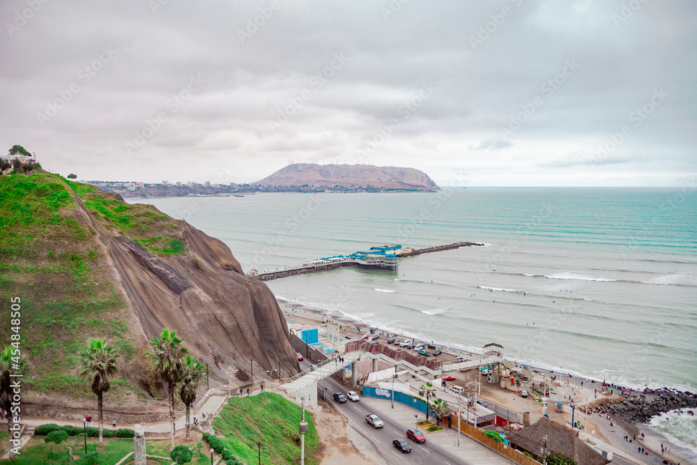 Malecón de Miraflores Lima - Perú, playa, mar, océano, arrecife Stock ...