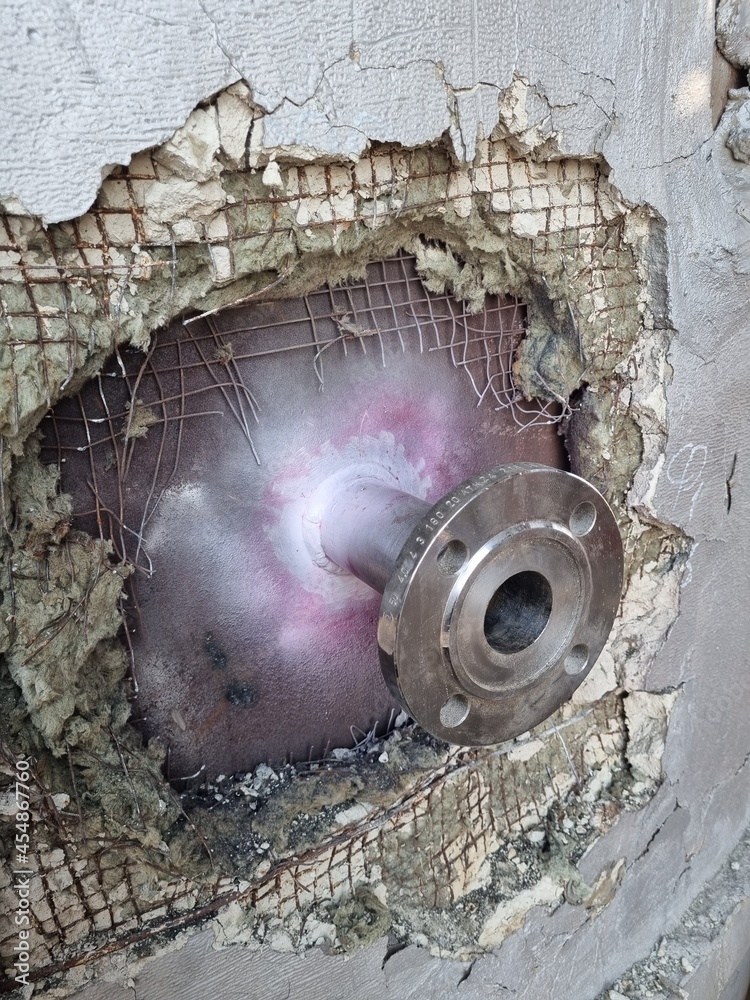 Inspection of welded seams by penetrating substances. Color flaw ...