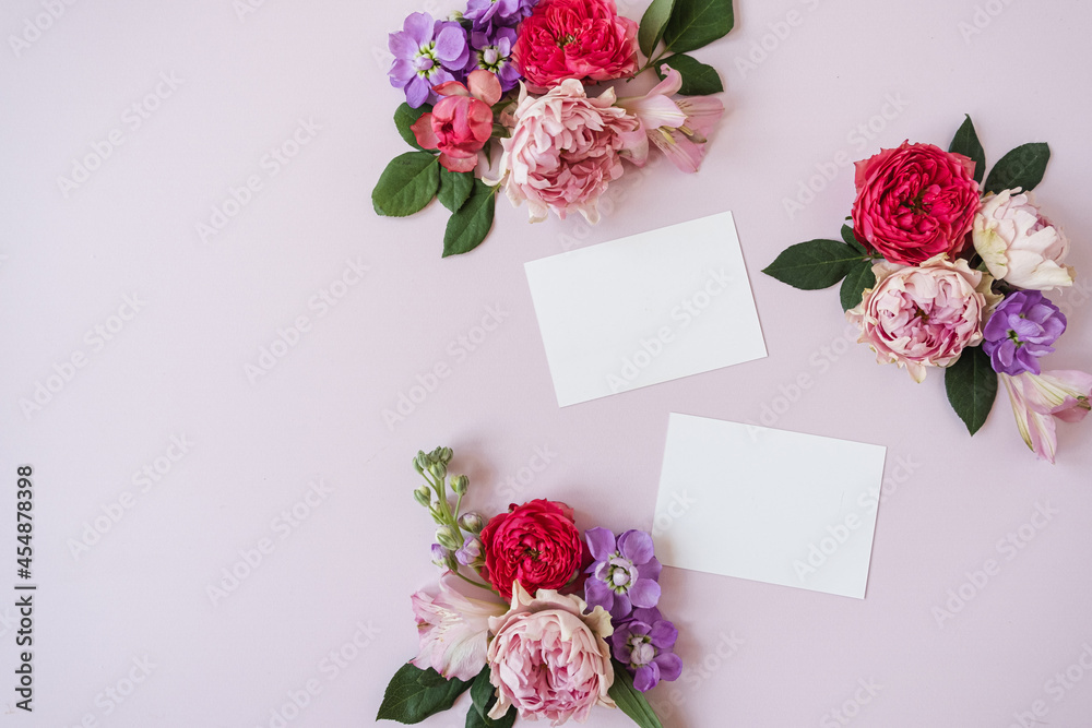 Blank paper sheet cards with mockup copy space, pink and red rose ...