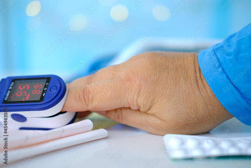 household medical device pulse oximeter for measuring oxygen in blood ...