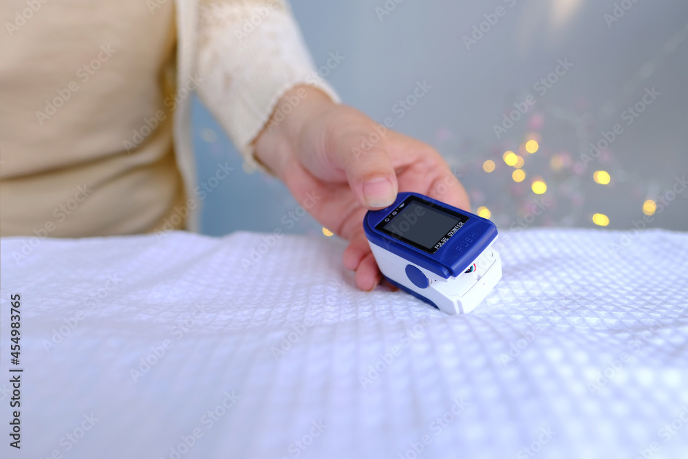 household medical device pulse oximeter for measuring oxygen in blood ...