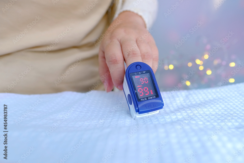 household medical device pulse oximeter for measuring oxygen in blood ...