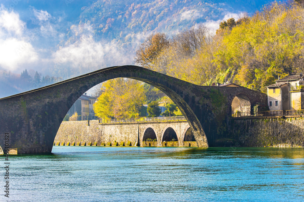 Poster The ancient asymmetrical arch – Wall Art | UkPosters
