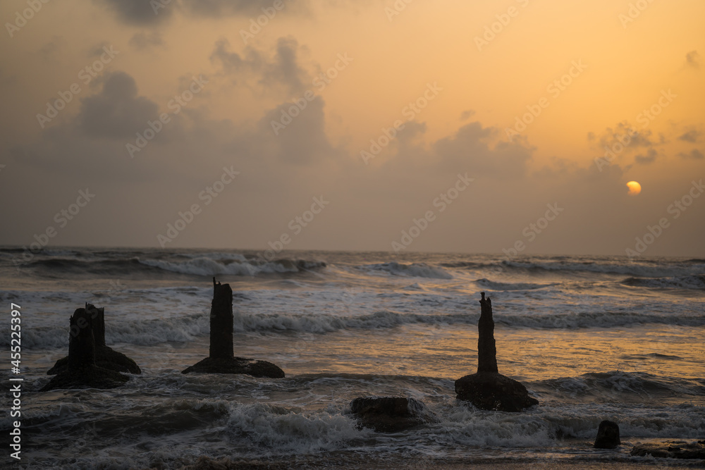 Fotka „Okha Madhi or Madhi is a beautiful coastal area located between ...