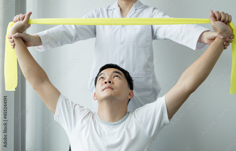 Female physiotherapists are helping male patients with arm injuries ...