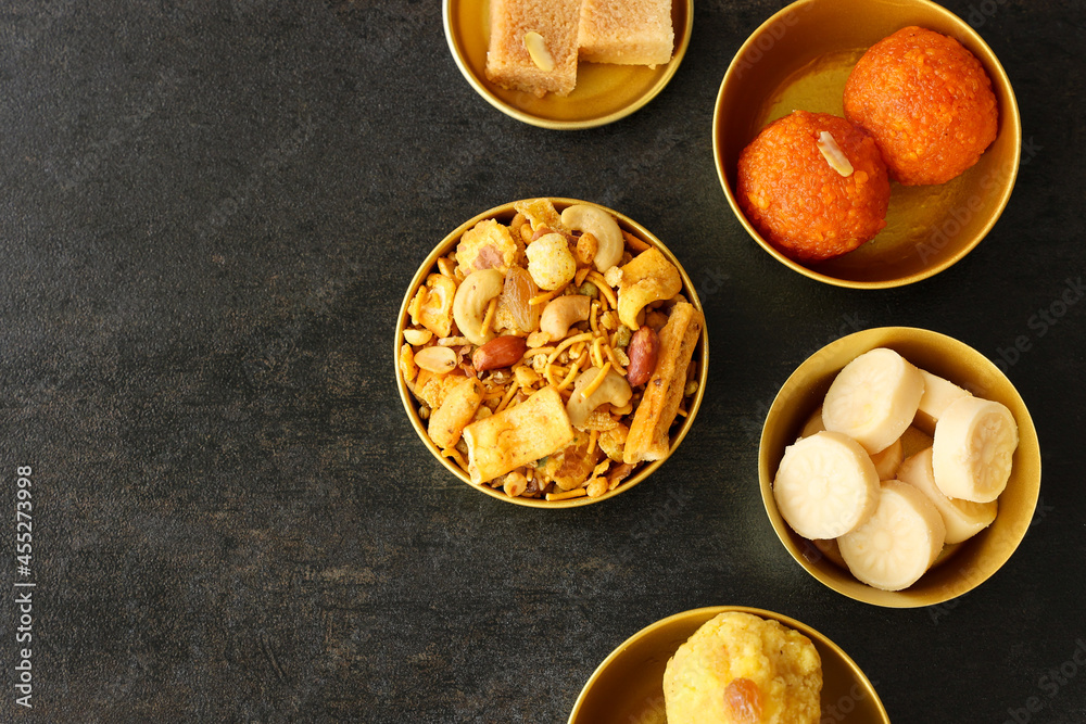 Chivda Bombay mix, chevdo, Poha Chivda Indian snack savory mixture ...