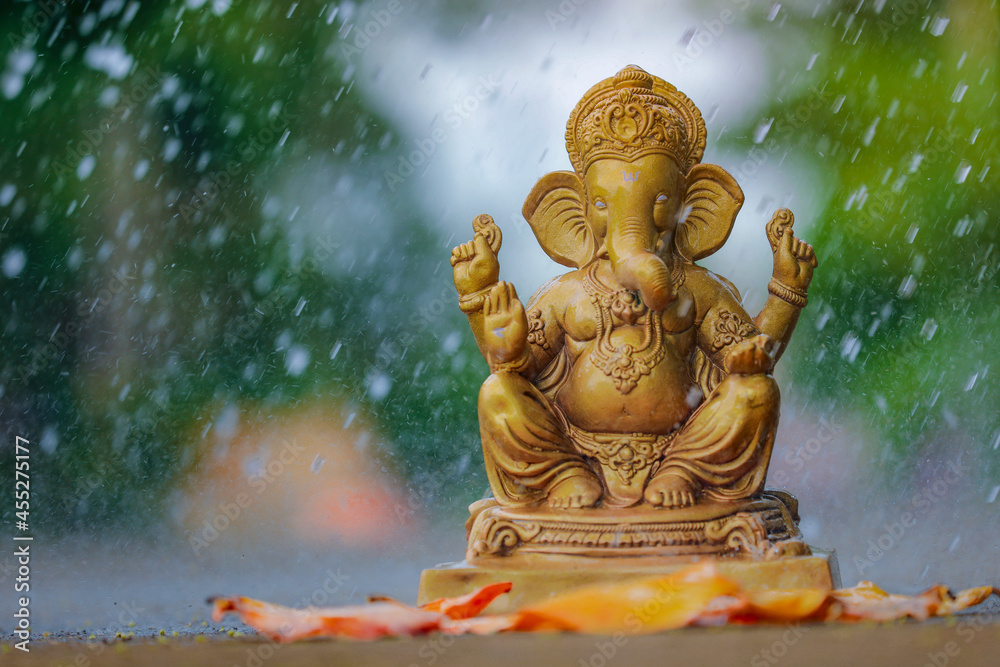 Water splash on lord ganesha sculpture. celebrate lord ganesha festival ...