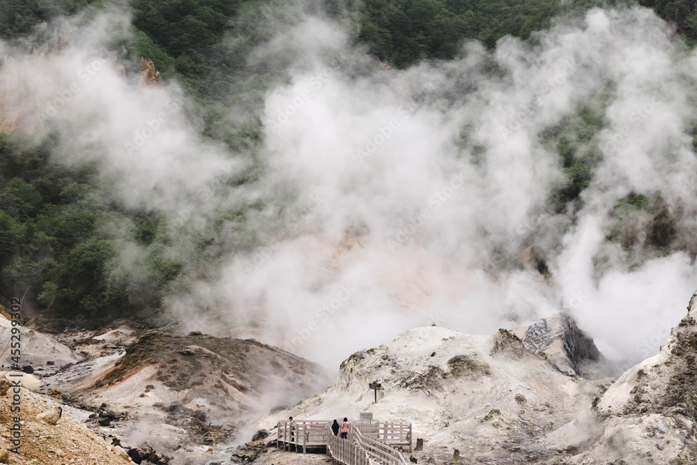 Major tourist attractions in northern Japan The beautiful Jigokudani ...