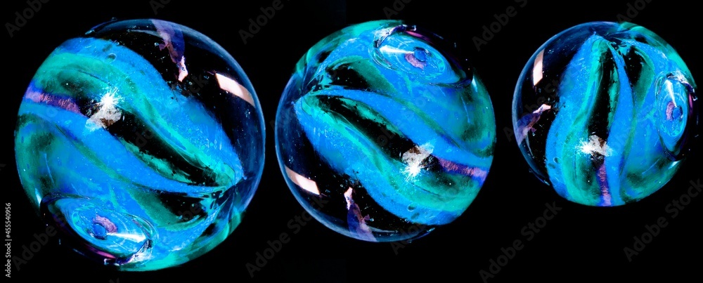 bolas de gude coloridas Bolinhas de gude Crianças brincando bolas de ...