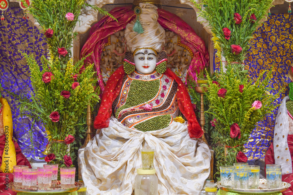 Picture of lord Mahavir swami idol also known as Vardhaman Mahavir was ...