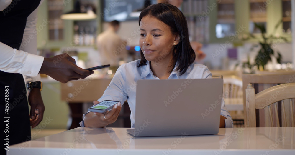 Waiter with smartphone scan qr-code on customer screen for contactless ...