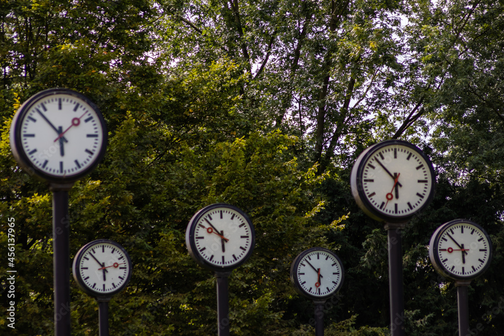 Classic black and white analog clocks with synchronized time show ...