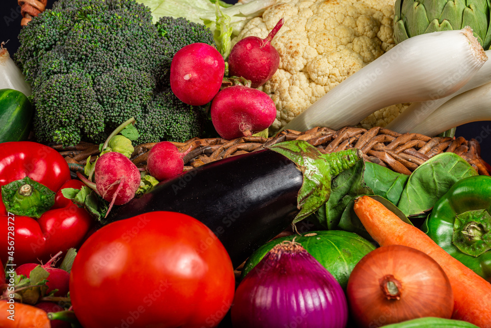 Verduras frescas variadas, comida saludable, fondo vegetal. ภาพถ่าย ...