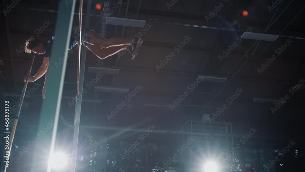 Vidéo Stock Pole Vault Jumping Championship: Professional Male Athlete ...