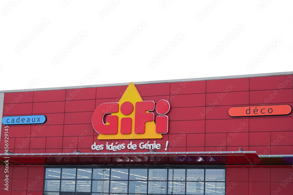 Gifi logo sign and text brand on shop French cheap store retail low ...