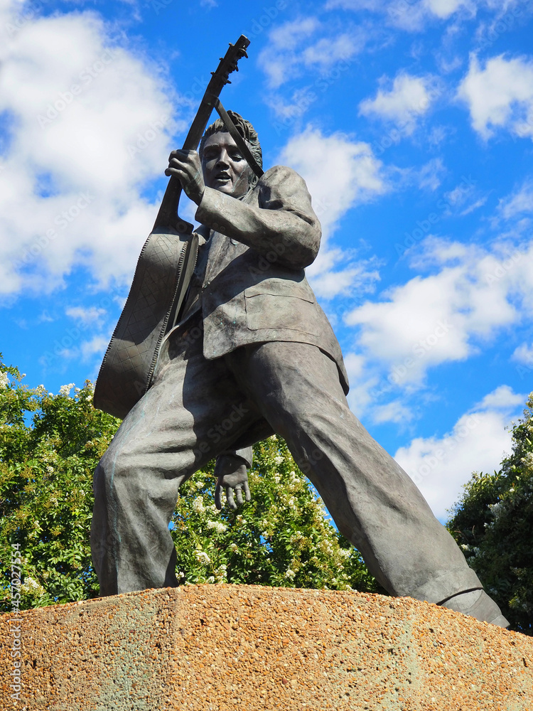 Elvis Presley Statue In Elvis Presley Plaza Stock Photo | Adobe Stock