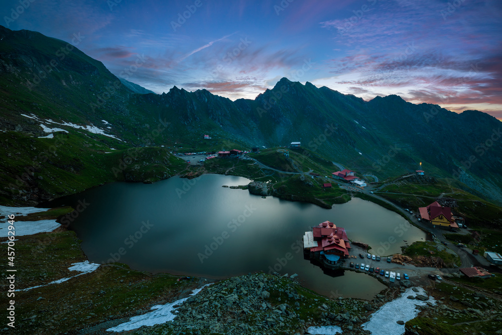Spectacular sunset on Lake Balea Lac lying near the famous ...