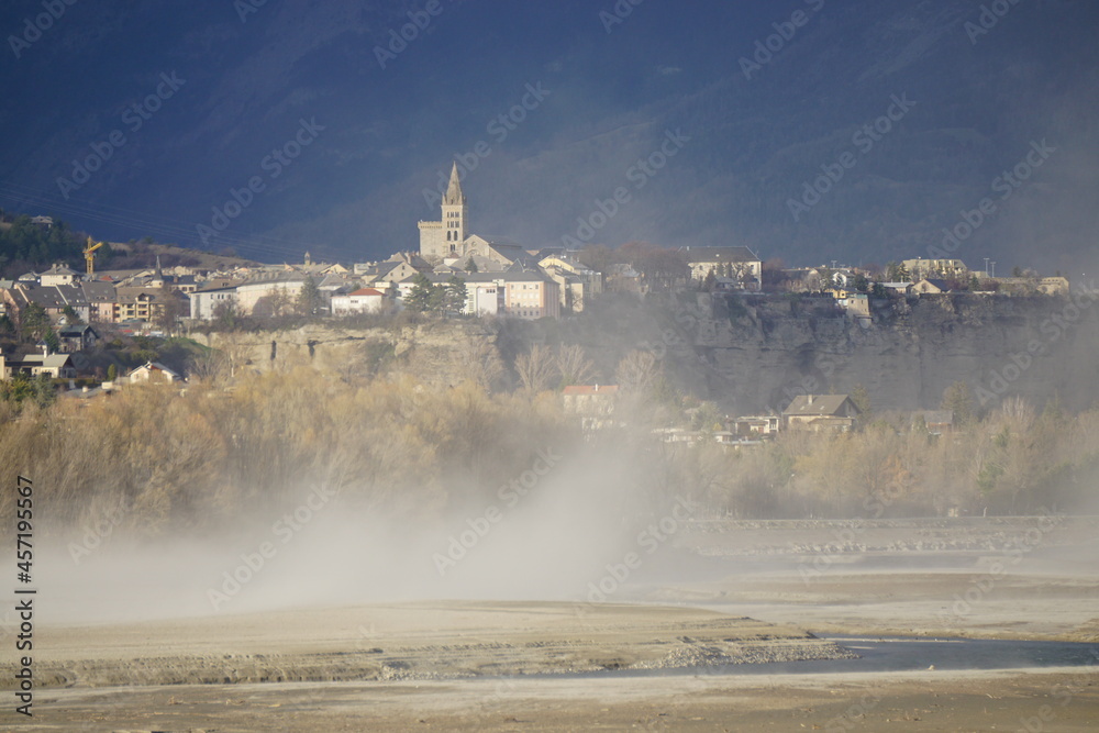 wind storm dust on serre ponçon lake by river durance with embrun ...