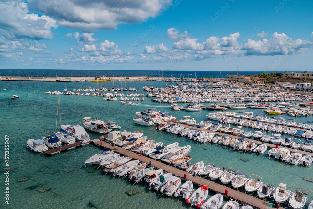 Fotka „OTRANTO. LECCE. SUMMER 2021. Sunny day in the beautiful Otranto ...
