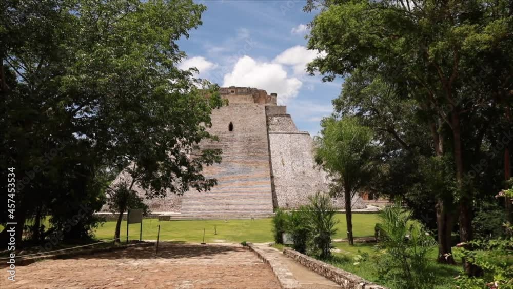 One of the most important temples in mayan period Stock ビデオ | Adobe Stock