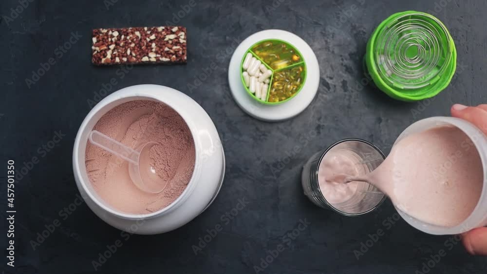 Vidéo Stock Cinemagraph, pouring shaken chocolate whey protein drink or ...