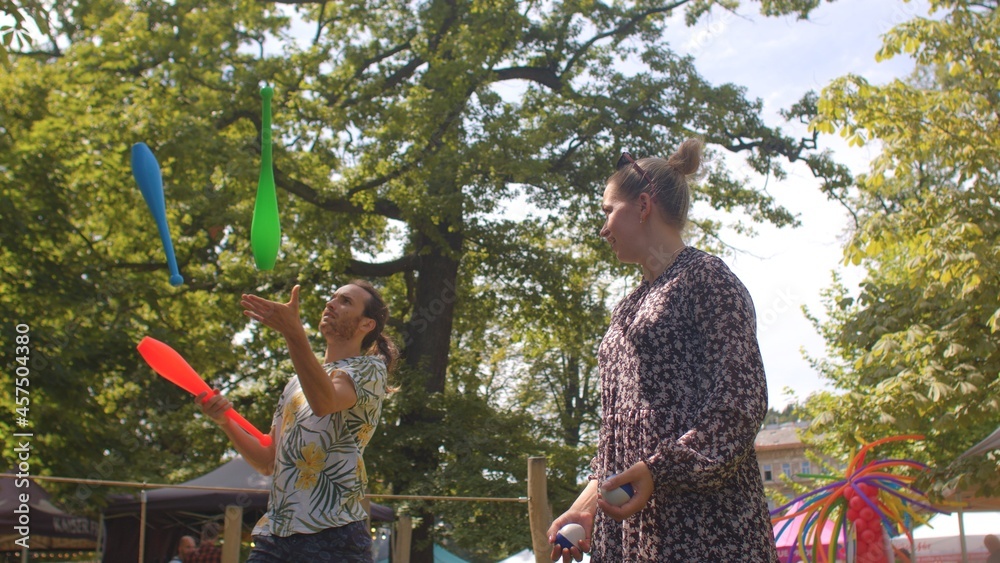 The teacher shows the juggling technique. Coordination training ...