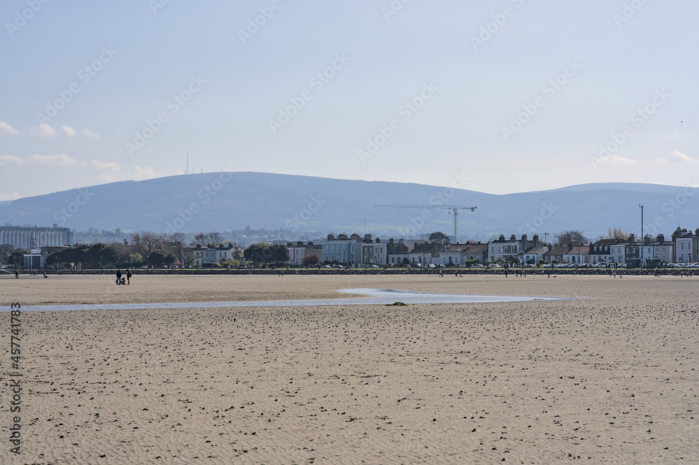 Foto de Beautiful bright view on South Dublin and the Mountains seen ...