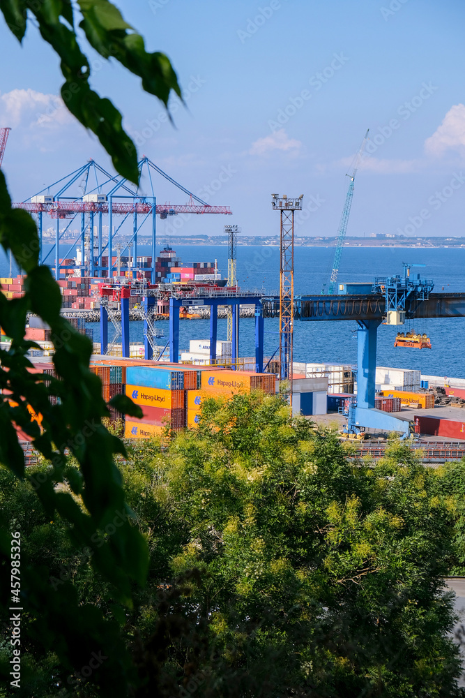 Bulk carrier ship under load of clinker cargo loading by shore cranes ...