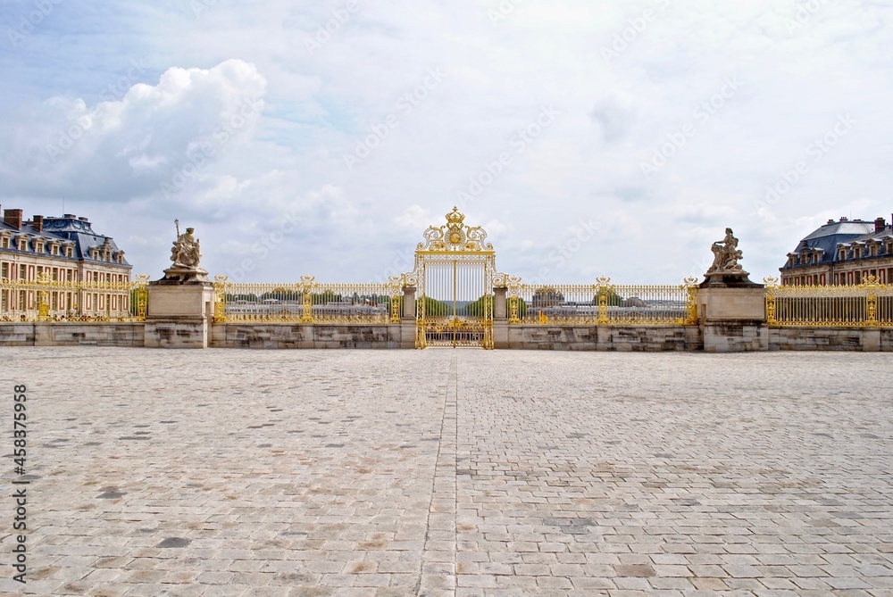 Versailles, France: Palace of Versailles, has a new golden royal gate ...
