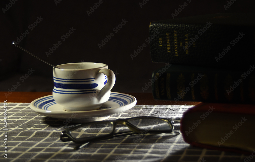 Bodegon casero con varios objetos Stock Photo | Adobe Stock