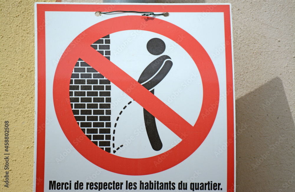 Panneau : interdit d'uriner sur la voie publique. Stock Photo | Adobe Stock