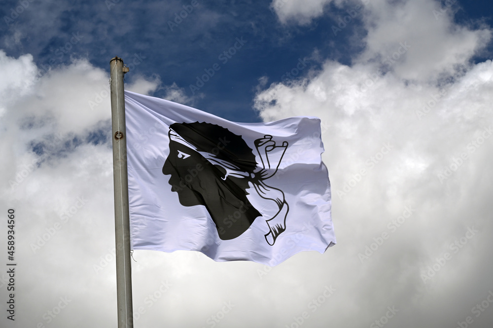 Drapeau Corse avec la tête de Maure dans le vent Stock Photo | Adobe Stock