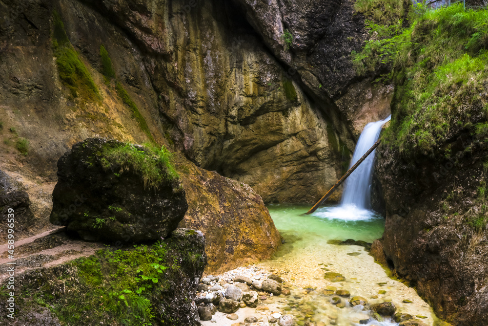 Wunderschöner Wasserfall Almbach Klamm Berchtesgadener Land Alpen Stock ...
