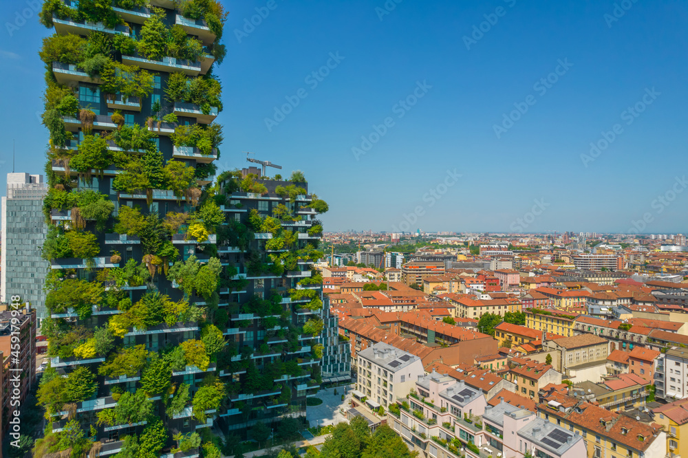 Foto de Aerial view of Vertical forest (Bosco Verticale) building in ...