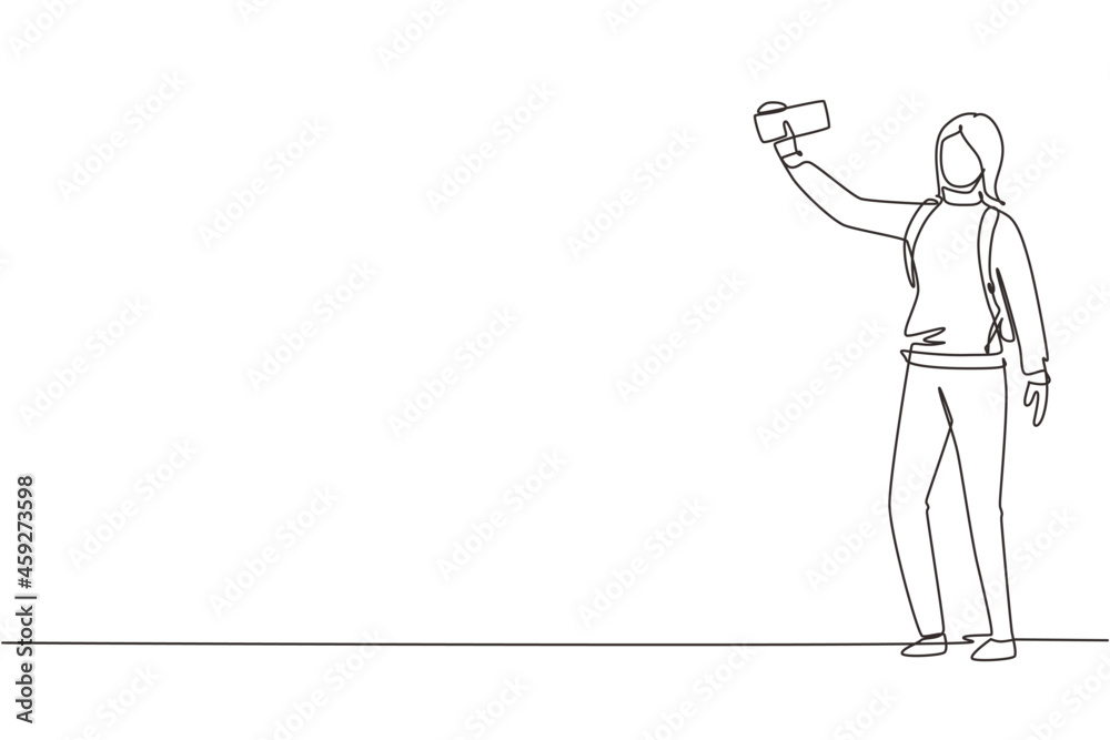 Continuous one line drawing woman making selfie with smartphone. Travel ...