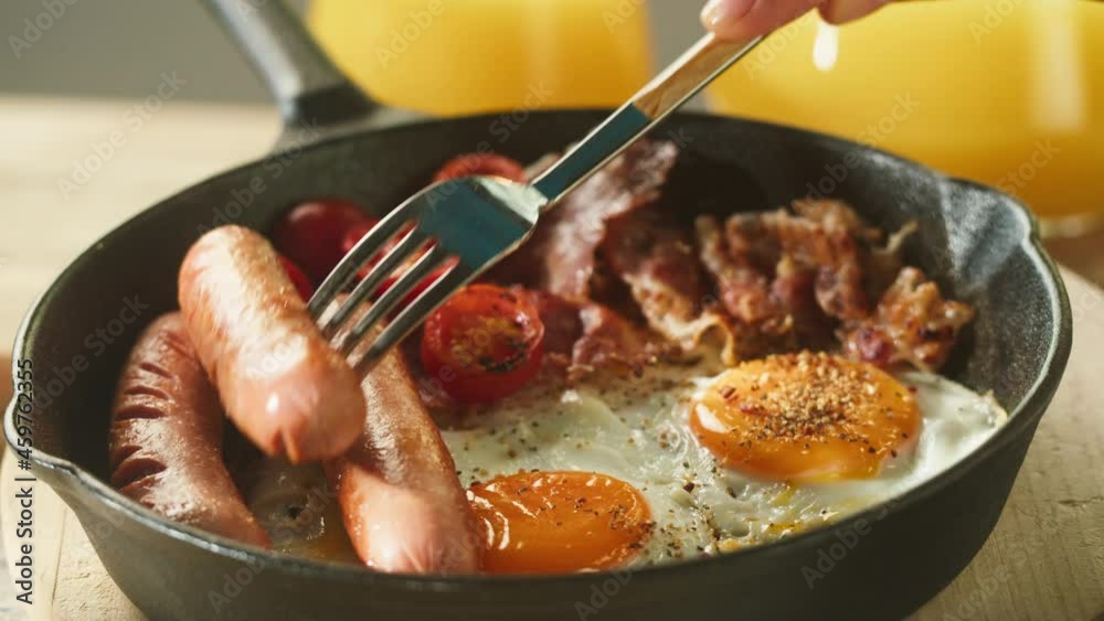 Vídeo do Stock: Traditional full English breakfast close-up. National ...