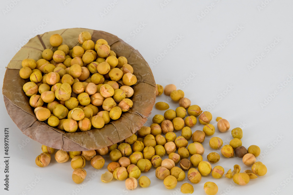 Selective focused Indian crispy salted fried and roasted green peas or ...