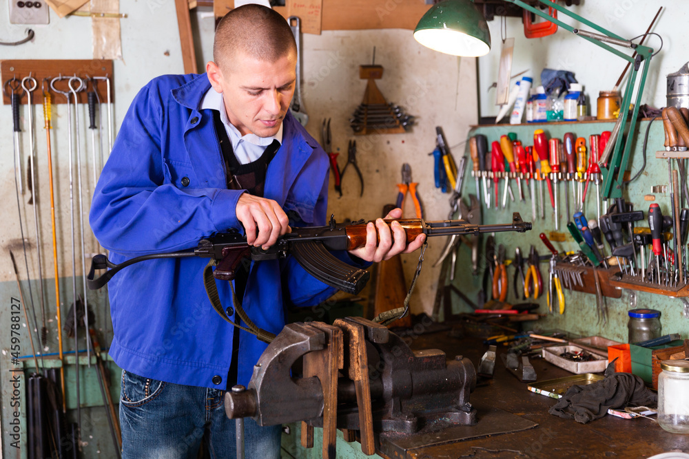 Gunsmith checks Kalashnikov assault rifle in a weapons workshop Photos ...