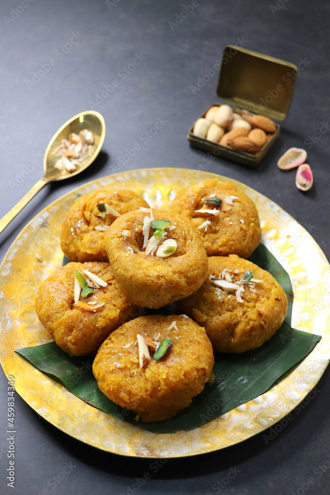 Fotografia do Stock: Indian traditional sweet balushahi served on a ...