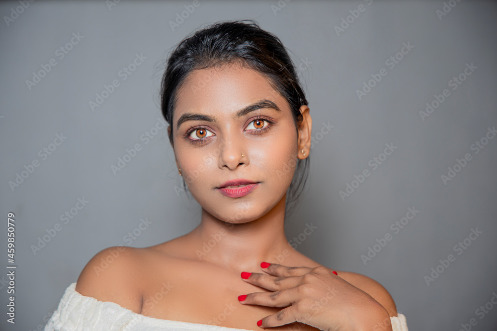 Indian Beauty face. Woman with natural makeup and healthy skin portrait ...
