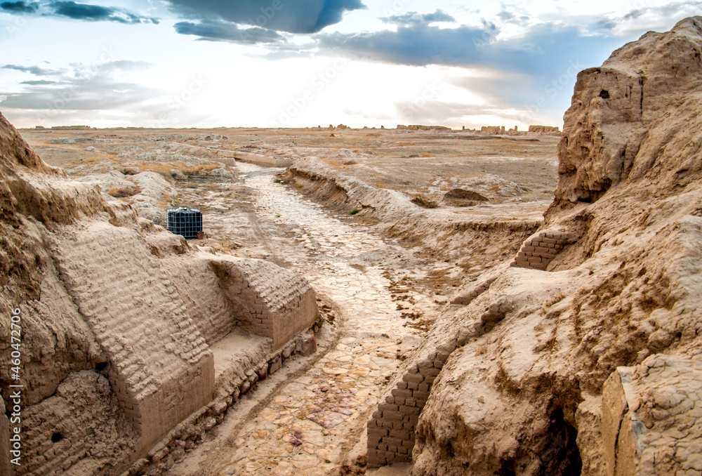 Fotka „Ruins of the ancient city of Sauran. Historical place of ...