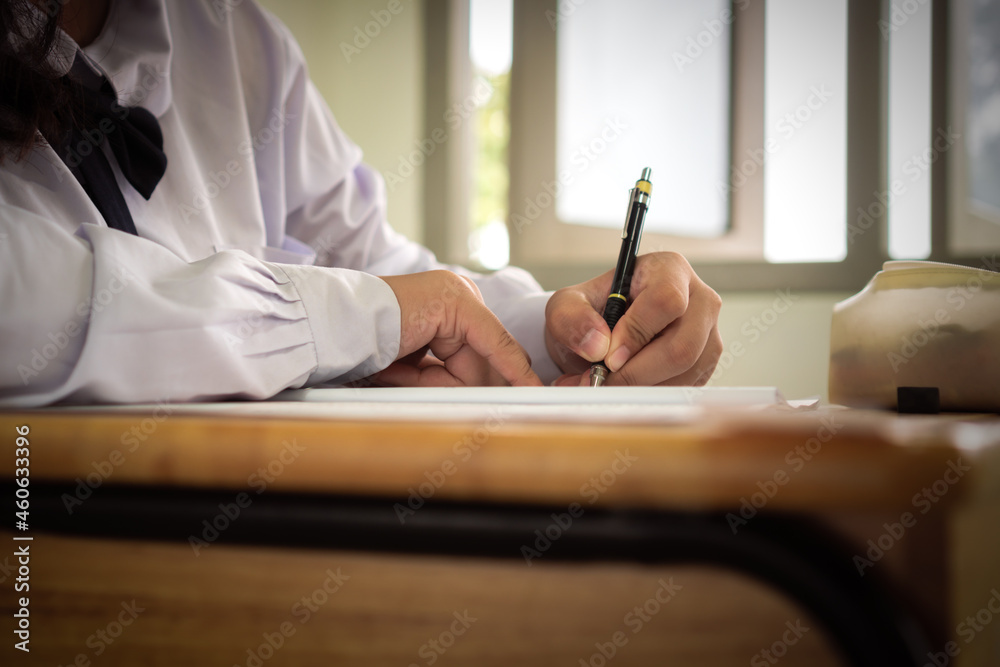 Foto de Teenage Hands Students learning Exams in Classroom. School ...