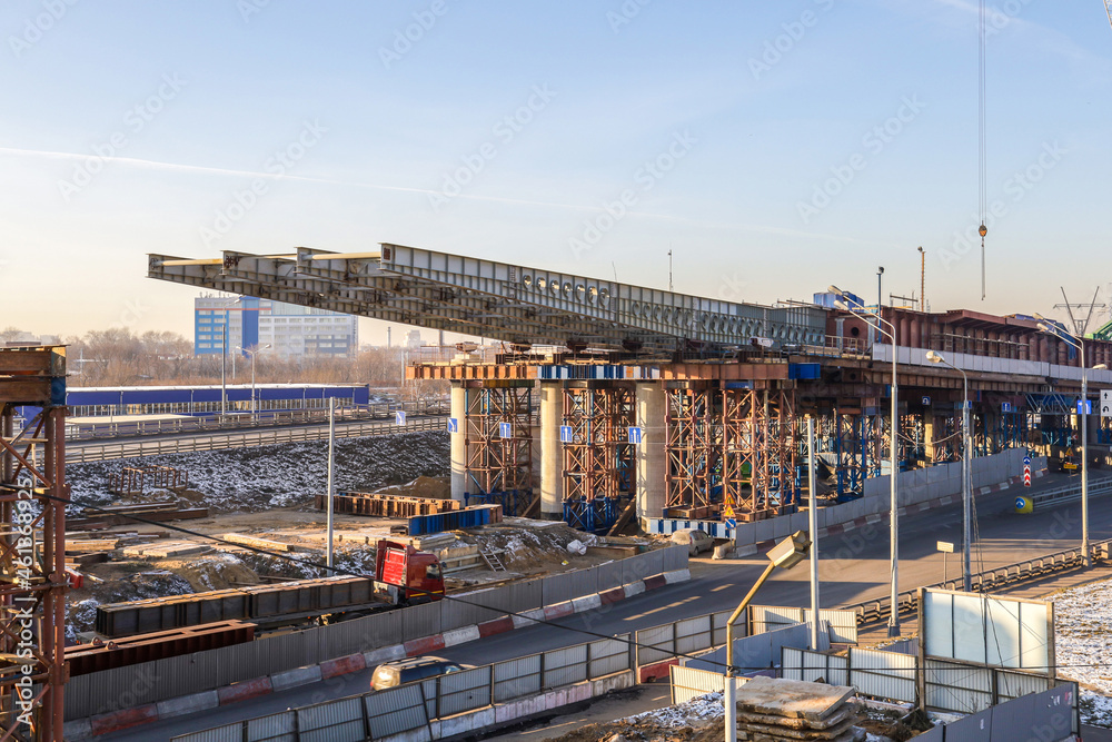 Foto de Incremental launch automobile overpass construction using the ...