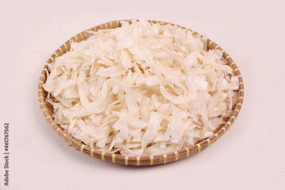 the process of drying cassava chips on a bamboo tray. Manggleng are ...